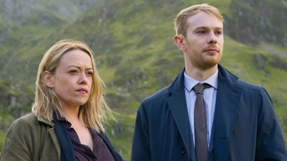 This Compelling Detective Series Follows Both Sides of the Crime
