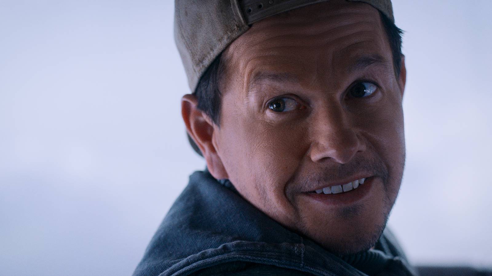 Mel Gibson & Mark Wahlberg's 'Flight Risk' Crash Lands Onto 4K UHD and ...