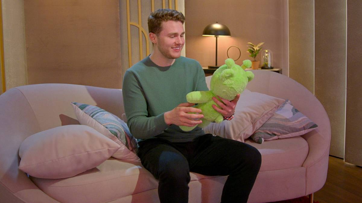 Alex Brown Was The Greenest Flag on ‘Love Is Blind’ Season 8