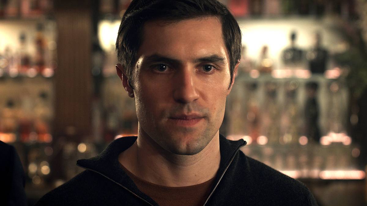 'Ted Lasso's Phil Dunster Is Confronted About a Cover-Up in 'Surface' Season 2 Sneak Peek ...