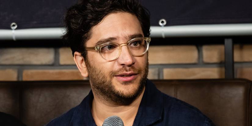 "Some Heavy Issues With a Lot of Humor": Amanda Peet Explains Why ...