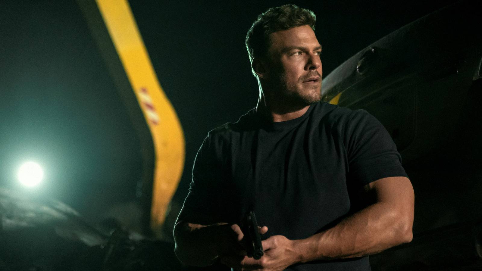 ‘Reacher’ Season 3 May Be Finished, But Alan Ritchson Is Still Smashing ...