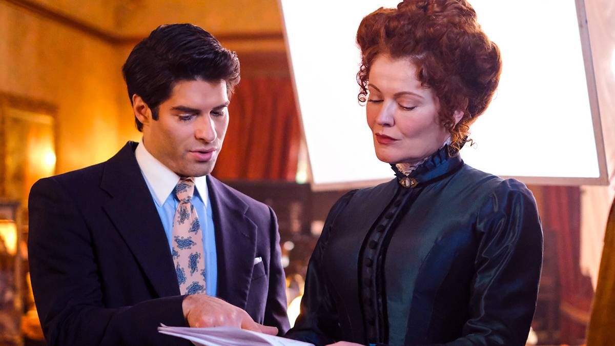 “We’re All Having Such a Good Time”: ‘Ghosts’ Stars Asher Grodman and Sheila Carrasco Reveal Why ...