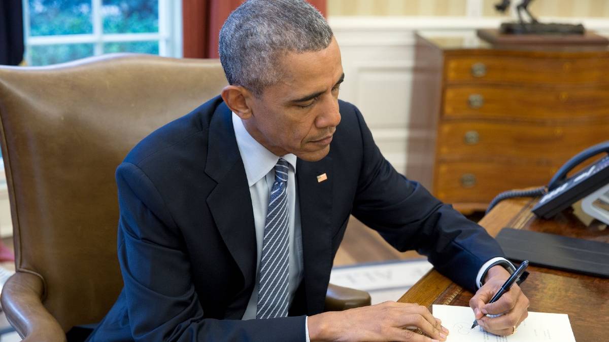 Barack Obama Says Jay-Z Is “Still the King” of Hip Hop With an ...