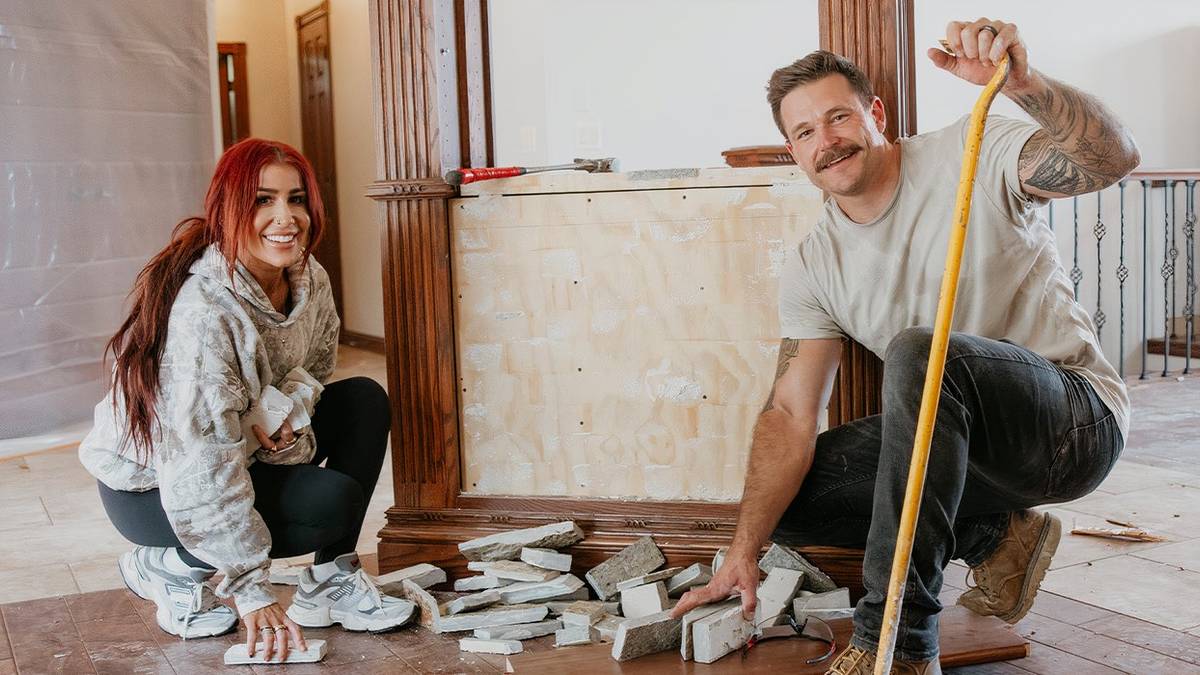 "It Was Just Wild": Chelsea & Cole DeBoer Rebuild After a Car Crashes Into Their Store — Just in ...