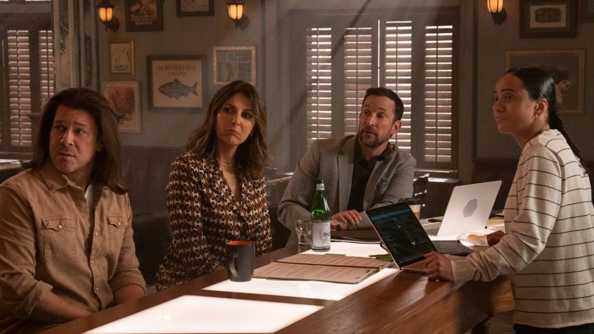 Noah Wyle Prepares Gina Bellman for a Date With a Con Artist in New ...