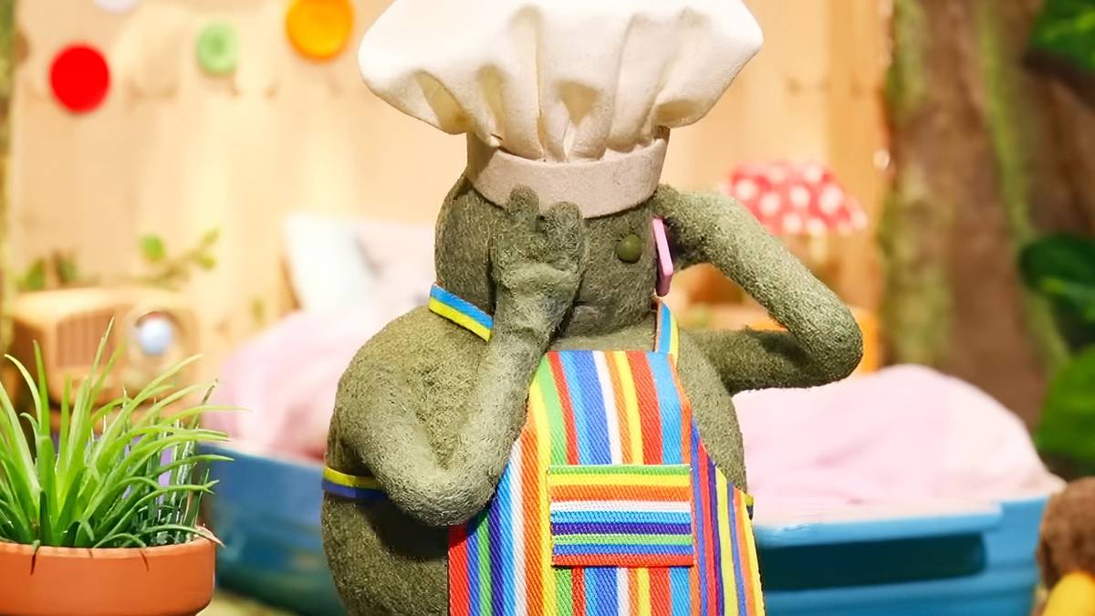 Who Is the Viral Internet Sensation Tiny Chef That Has Shattered The ...