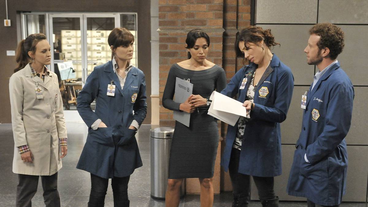 ‘Bones’ Actress Admits Season 1 Schedule Left Her "Overwhelmed"