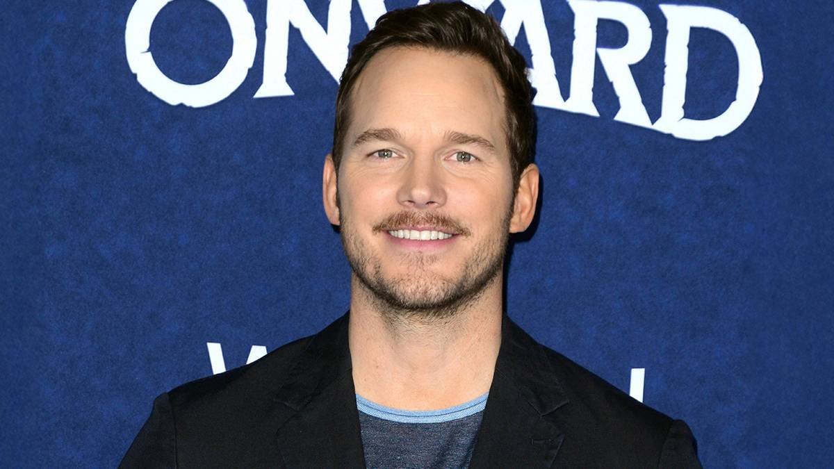 Chris Pratt's Critically Panned Sci-Fi Blockbuster Roars Back to Life ...