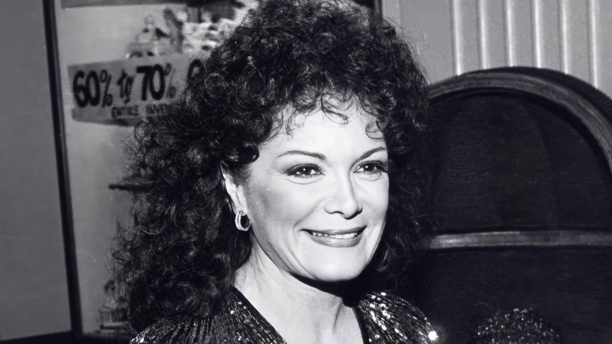 Connie Francis, Singer of "Pretty Little Baby" and Pop Icon of the ’60s ...