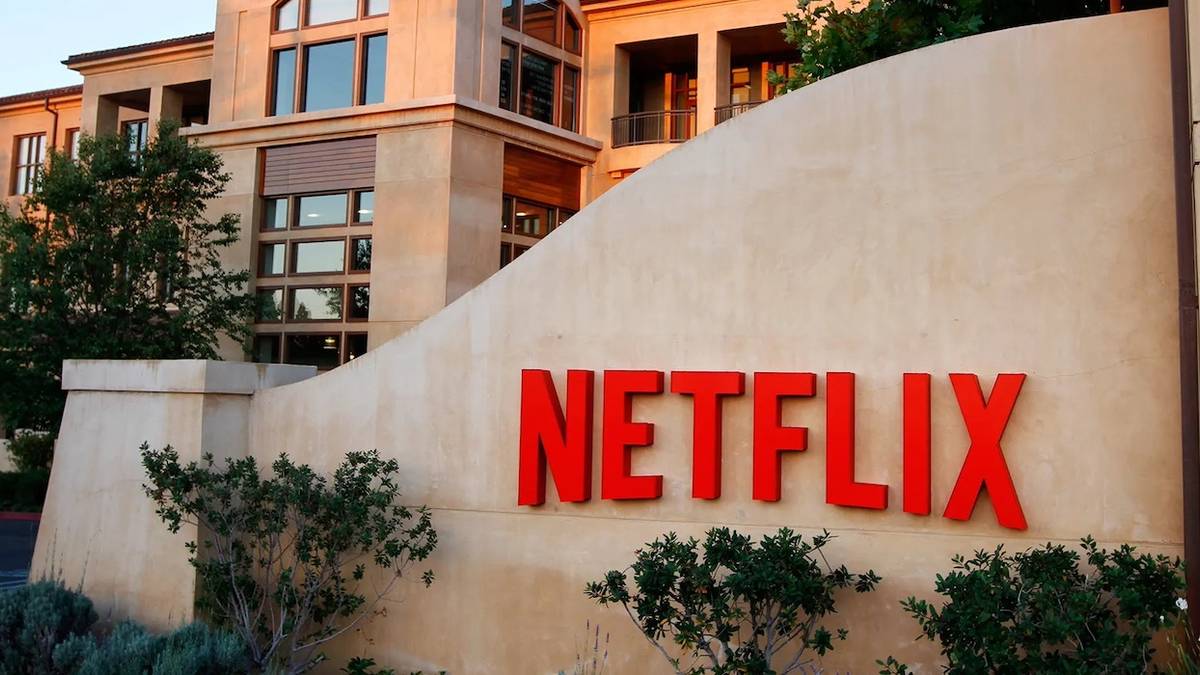 Netflix Exec Reacts to the Most Popular Psychological Thriller on Earth ...