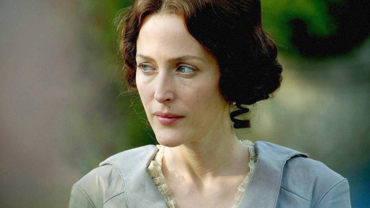 After 20 Years, This Gothic Gillian Anderson Miniseries Has Been Voted ...