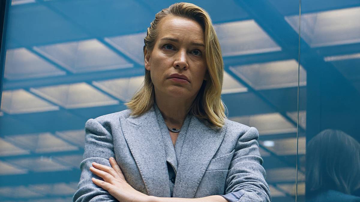 ‘Butterfly’ Star Piper Perabo Breaks Down Her Ruthless Villain and ...