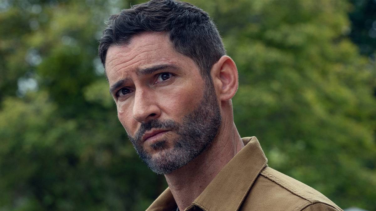 ‘The Thursday Murder Club’ Star Tom Ellis Explains His Ice-Skating Bad ...