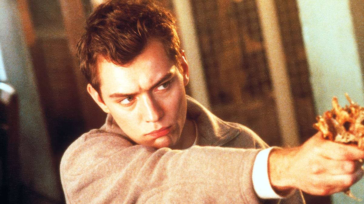 Long Before Netflix’s New Hit ‘Night Always Comes,’ Jennifer Jason ...