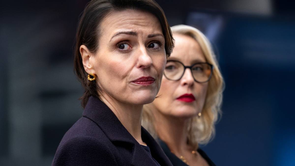 'Hostage' Review: Suranne Jones and Julie Delpy's Netflix Political Thriller Miniseries Is the ...