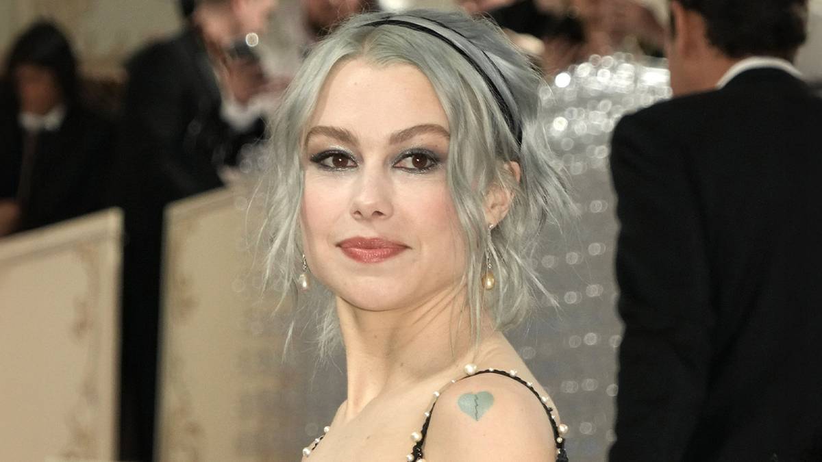 Phoebe Bridgers Cracked the Code on Showing Gen Z How to Embrace ...