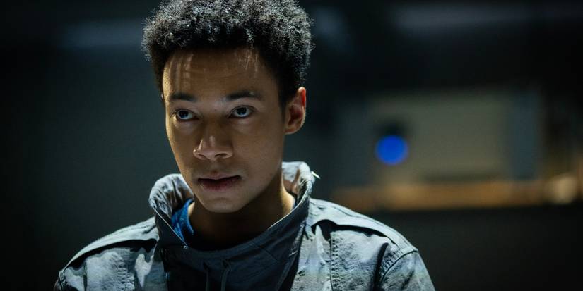 'Alien: Earth's Kit Young Breaks Down Episode 6's Terrifying Lab Sequence: "We Did It All in One ...