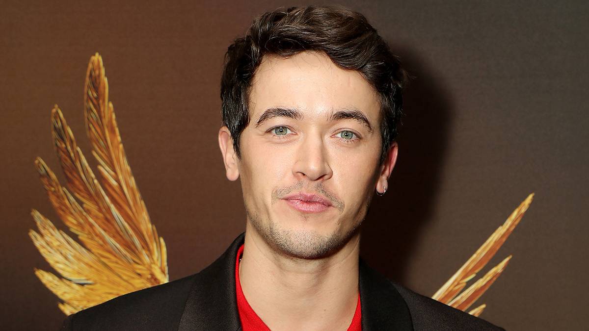 Tom Blyth Says His ‘People We Meet on Vacation’ Co-Star Reminds Him of ...