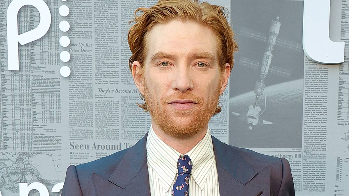 12 Years Before ‘The Paper,’ Domhnall Gleeson Snatched Hugh Grant’s ...
