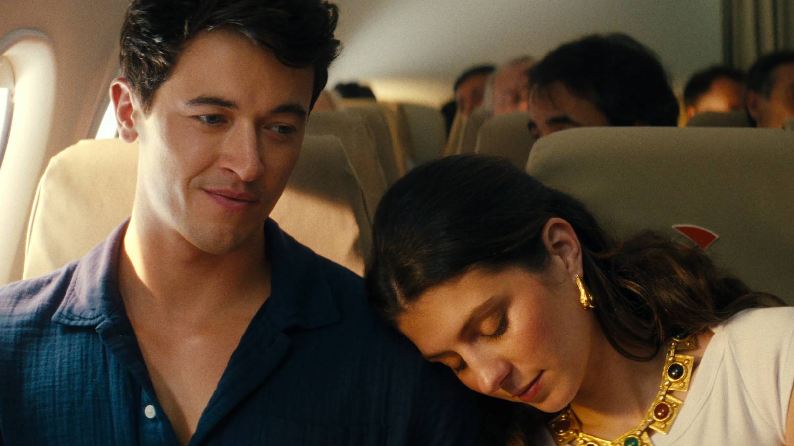 Tom Blyth and Emily Bader Wing It Together in Romantic First 'People We Meet on Vacation' Trailer