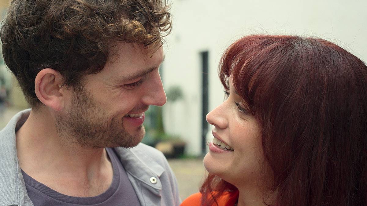 'The Girlfriend's Laurie Davidson Breaks Down That Shocking Death: "He ...