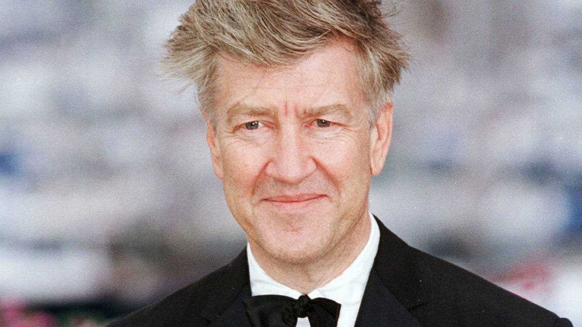 This Quietly Unsettling David Lynch Opening Scene Tells You Everything ...