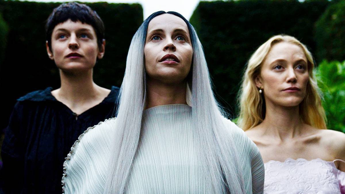 Maika Monroe and Nicholas Galitzine Share a Steamy Moment in New Look at 100% RT Fantasy Romance ...