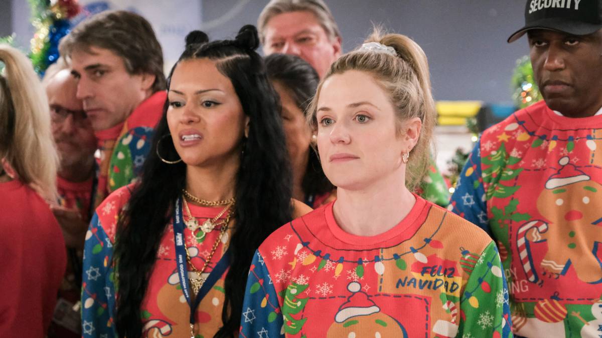 A 'Ghostbusters' Star Brings the Holly Jolly Energy to the 'DMV' in ...