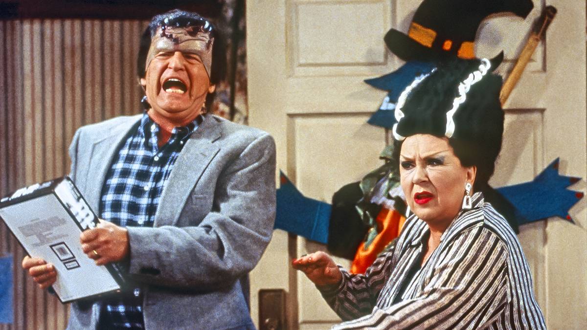 The Cast of the Best '90s Sitcom Reunites After 30 Years in First ...