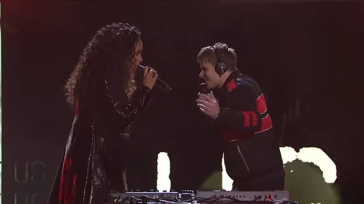 Kelly Rowland and 'The Voice Australia' Winner, Sam Perry’s Cover of ...