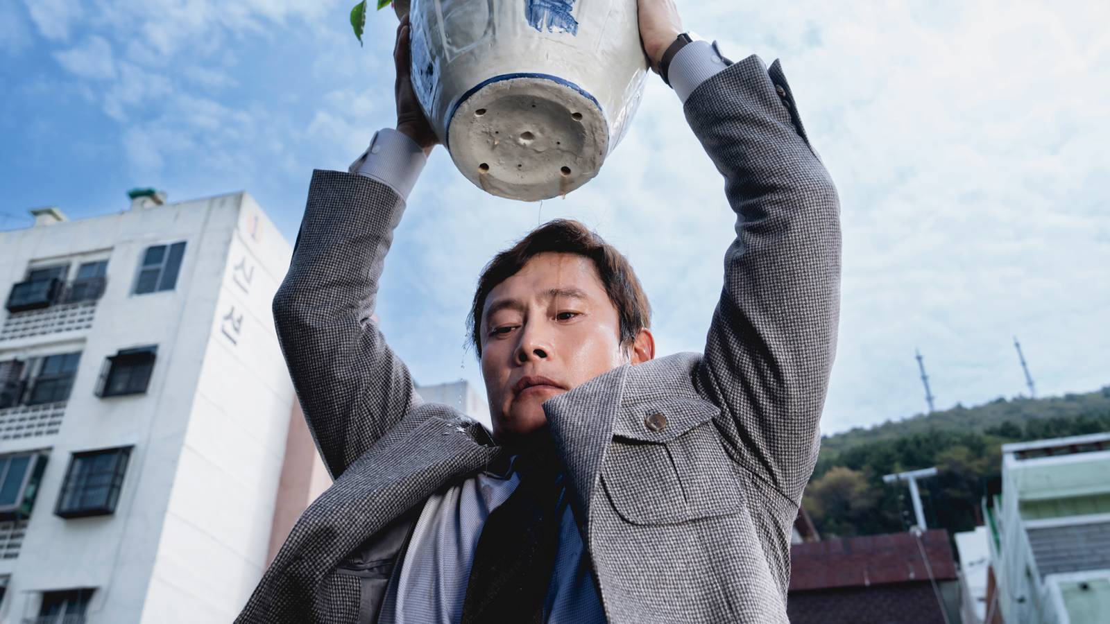 Park Chan-wook’s 100% RT Dark Comedy ‘No Other Choice’ Is a Wickedly ...