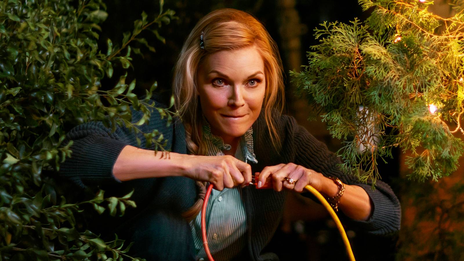 Denis Leary Tries to Survive the Holidays Without Michelle Pfeiffer in New 'Oh. What. Fun ...