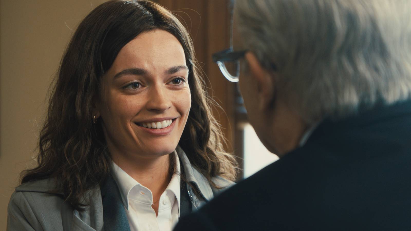 'Ella McCay's Jamie Lee Curtis Passes the Scream Queen Torch – Whether Emma Mackey Likes It or Not