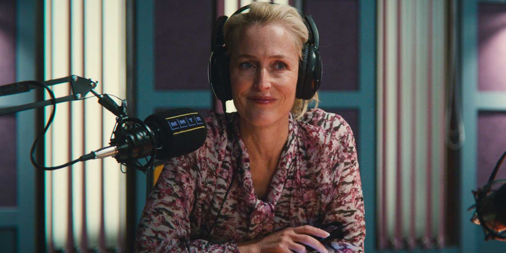 Gillian Anderson's Best Role Since 'The X-Files' Is This 93% RT Netflix ...