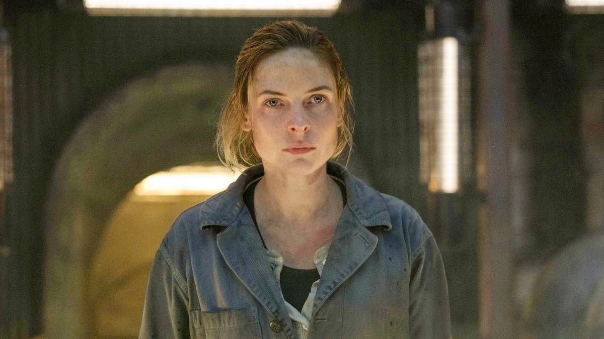 These 5 Minutes of 'Silo' Instantly Turned Rebecca Ferguson Into a ...