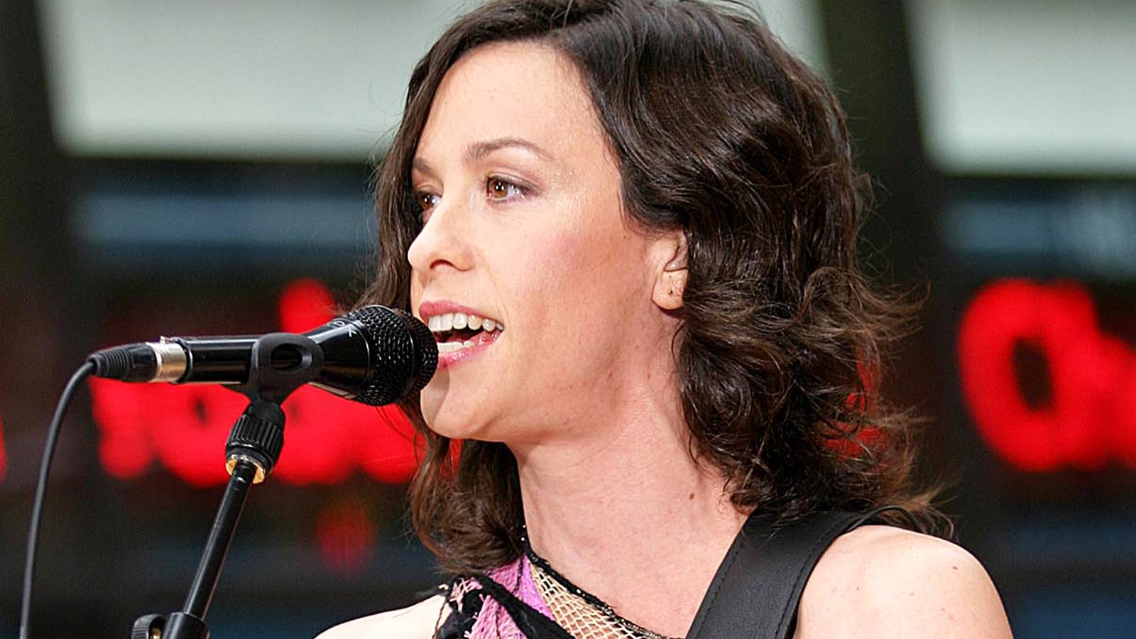Alanis Morissette Disliked Her Best Written Song — Despite It Becoming ...