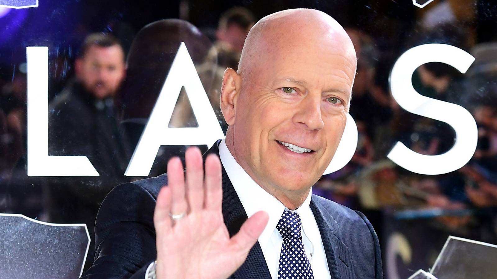 Bruce Willis' Forgotten Crime Thriller With an 'Equalizer' Icon Locks ...