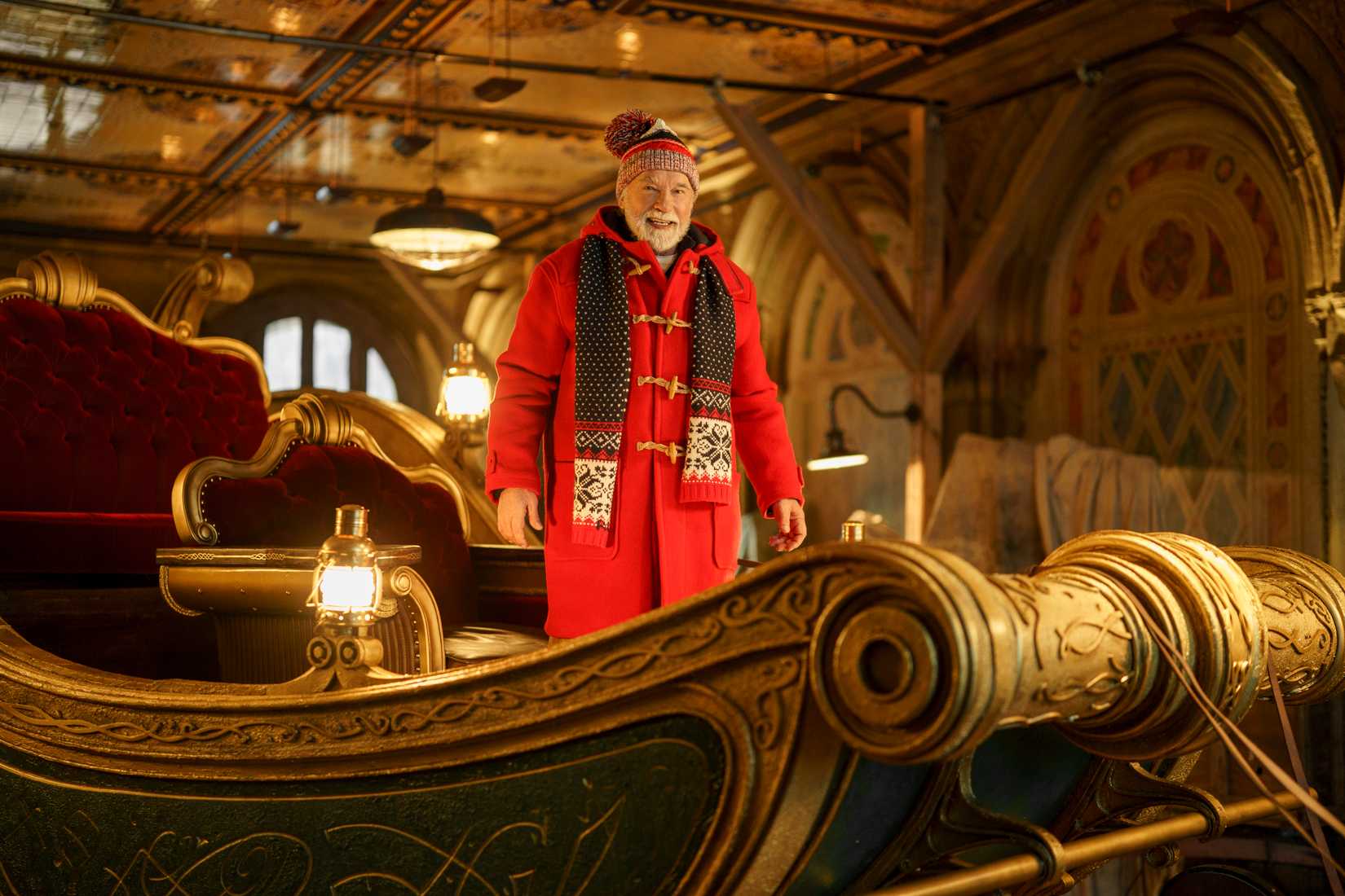 Alan Ritchson’s New Santa Movie With Arnold Schwarzenegger Officially ...