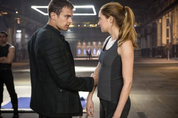 Divergent Interview: Producer Douglas Wick Talks Casting Four on Set