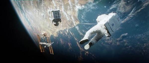 GRAVITY Images Featuring Director Alfonso Cuarón, Sandra Bullock, and ...