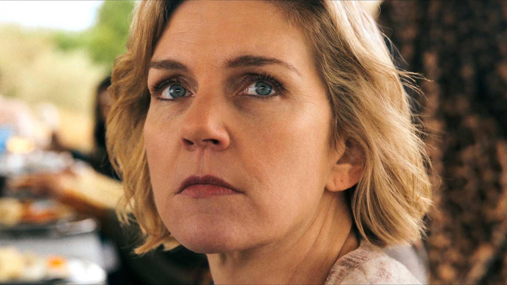 'Pluribus' Star Rhea Seehorn Reflects on Filming the Premiere's ...